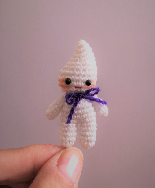Miniature Chibi Ghost amigurumi pattern - Amigurumi.com