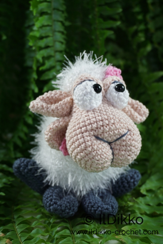 Shelly the Sheep amigurumi pattern - Amigurumi.com
