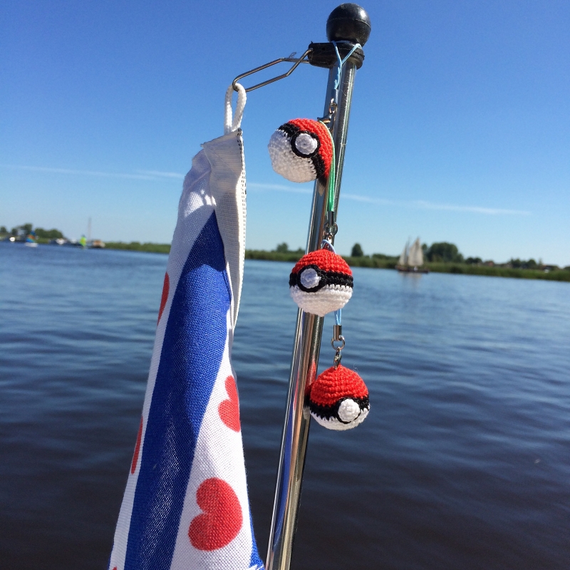 Mini Pokemon Ball - Free amigurumi pattern