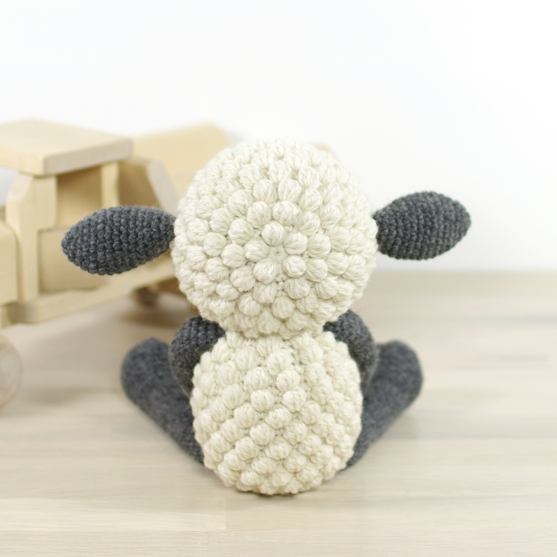 Cuddly sheep amigurumi pattern - Amigurumi.com