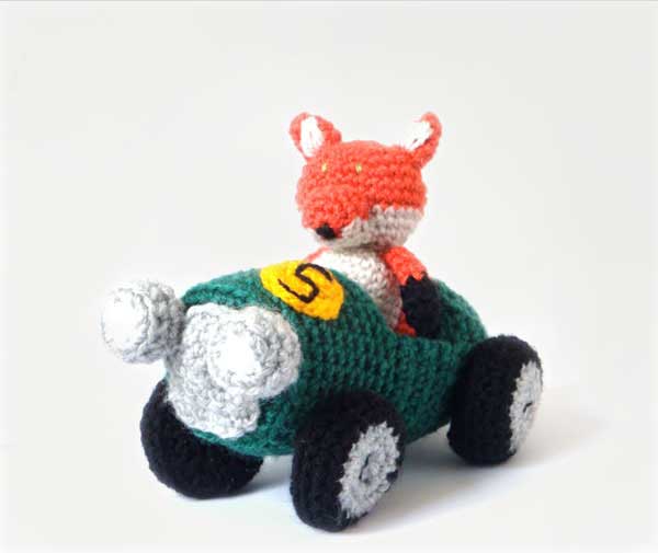 Race Car and Pilot Fox amigurumi pattern - Amigurumi.com