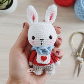 White Rabbit amigurumi pattern - Amigurumi.com
