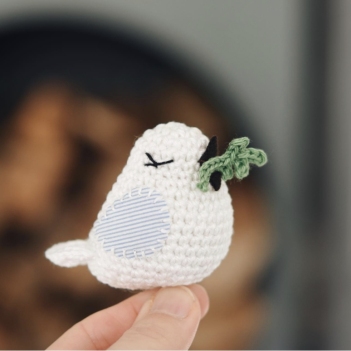 Little peace dove - Free amigurumi pattern