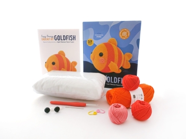 Easy Breezy Crochet kit GOLDFISH - Amigurumi.com